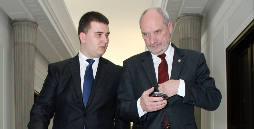 Bartlomiej Misiewicz - EMSEKFLOL.COM